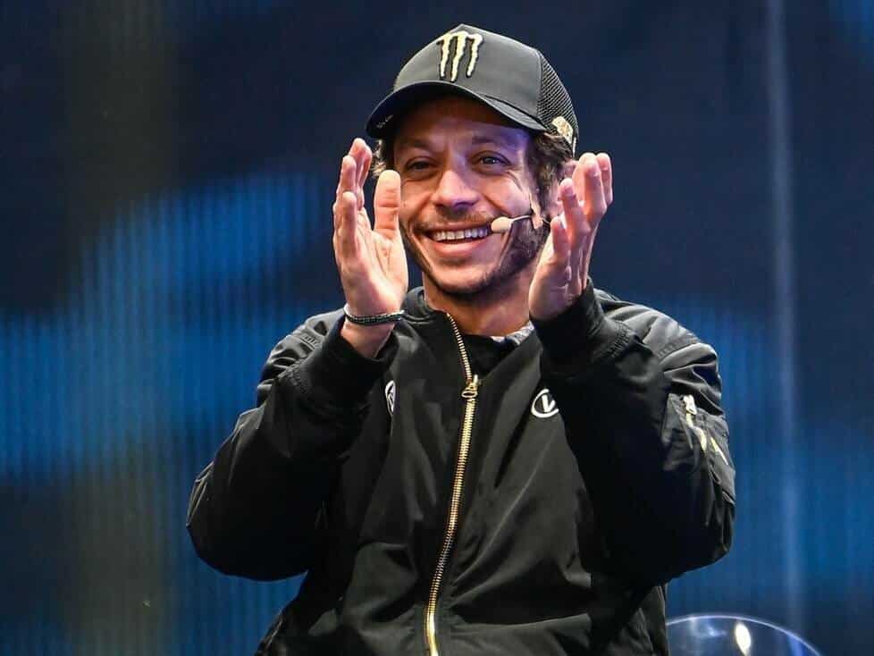 Monument to Valentino Rossi: The world's biggest helmet as a tribute ...