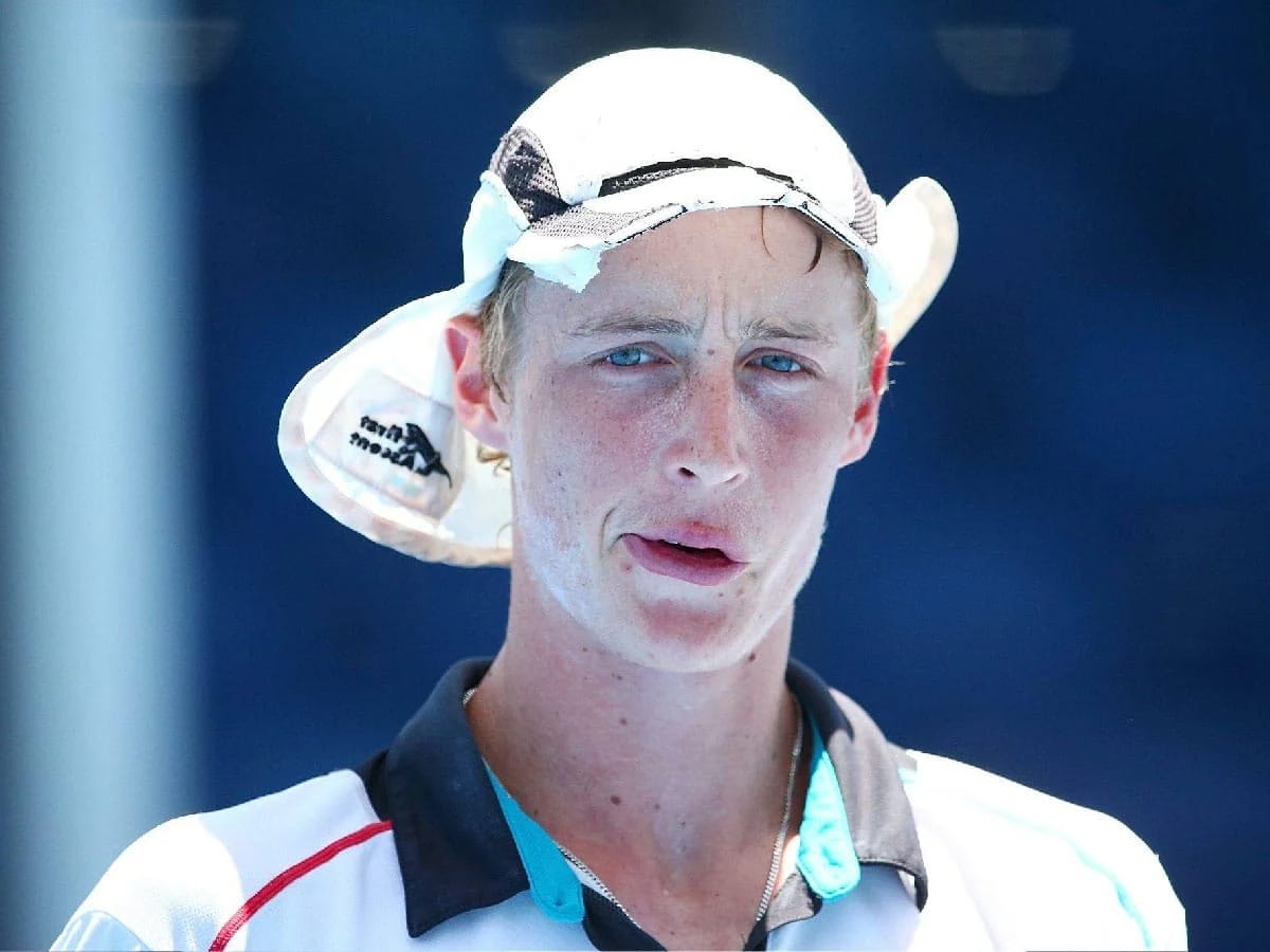 Tennis scandal: Australian hits umpire in the face - Sports of the Day