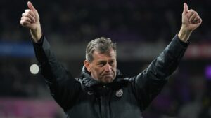 Skibbe leva o Vissel Kobe ao título com Osako, Inui, Muto e companhia ...
